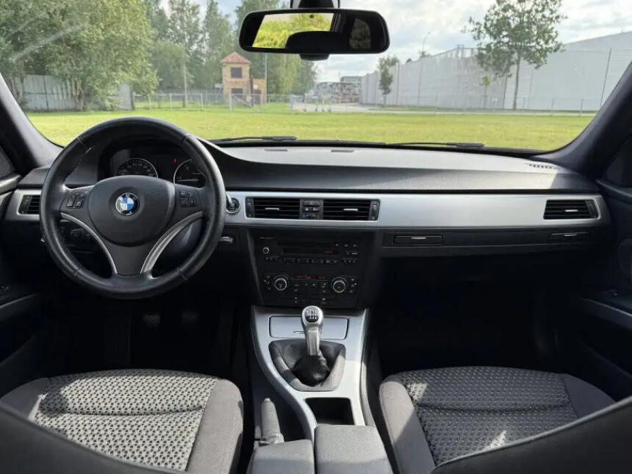 Blue BMW 318 2011 in Riga, with an engine capacity of 2.00 L and mileage of 247 thousand km for 4700 €, photo 27 on AUTOMOTO.COM.LV