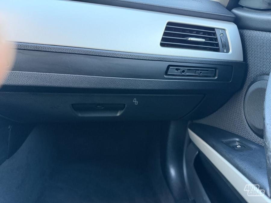 Blue BMW 318 2011 in Ukmerge, with an engine capacity of 2.00 L and mileage of 289 thousand km for 3200 €, photo 9 on AUTOMOTO.COM.LV