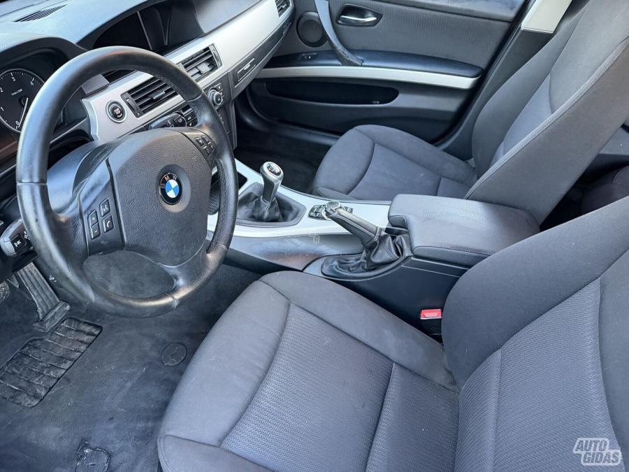 Blue BMW 318 2011 in Ukmerge, with an engine capacity of 2.00 L and mileage of 289 thousand km for 3200 €, photo 11 on AUTOMOTO.COM.LV