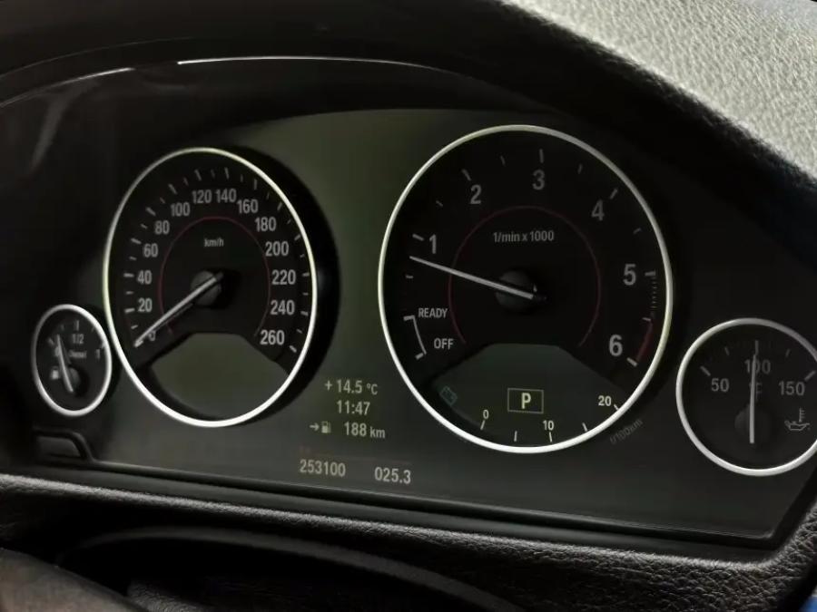 Zils BMW 318 2013 Rīga, ar dzinēja tilpumu 2.00 L un nobraukumu 253 tūkst. km par 12690 €, foto 19 vietnē AUTOMOTO.COM.LV