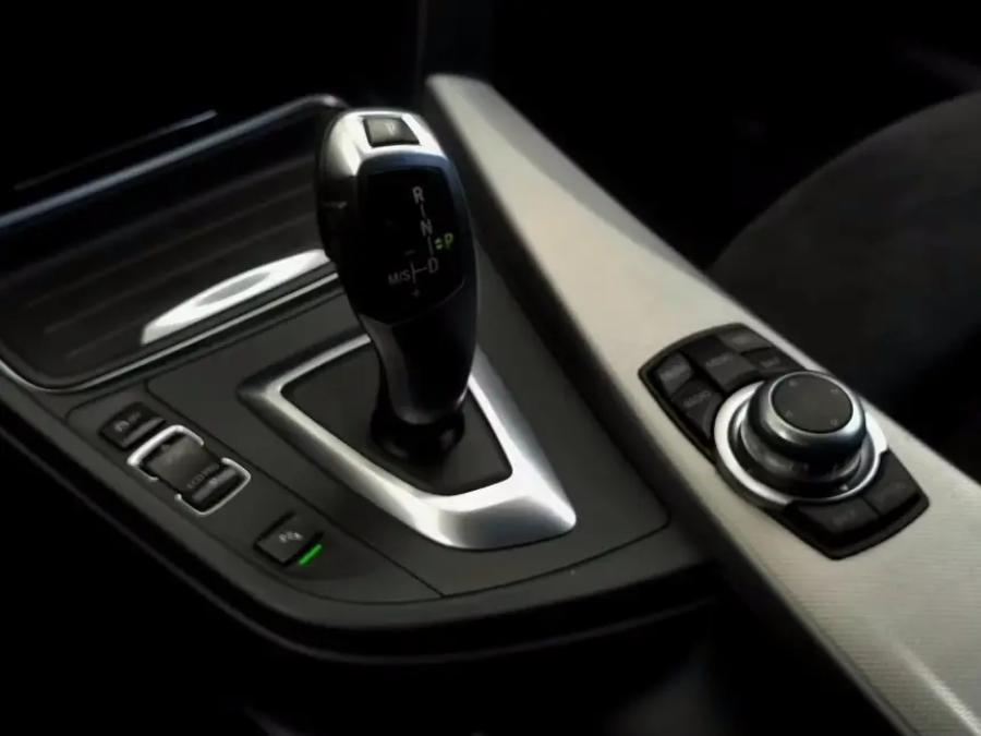 Zils BMW 318 2013 Rīga, ar dzinēja tilpumu 2.00 L un nobraukumu 253 tūkst. km par 12690 €, foto 20 vietnē AUTOMOTO.COM.LV