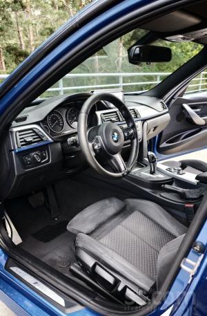 Blue BMW 318 2013 in Riga, with an engine capacity of 2.00 L and mileage of 279 thousand km for 8000 €, photo 3 on AUTOMOTO.COM.LV