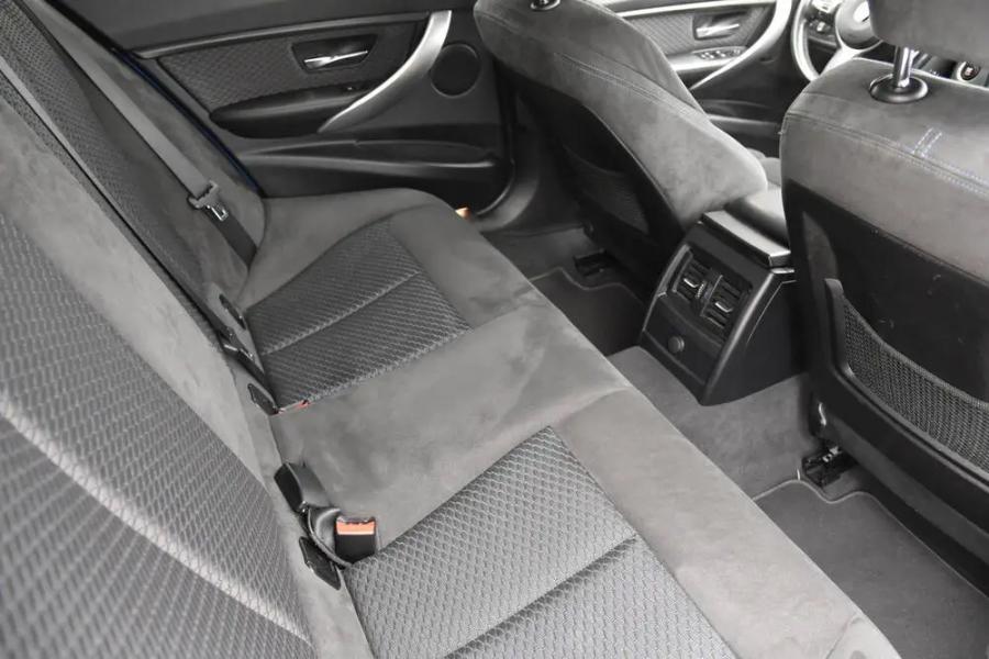 Blue BMW 318 2014 in Marupe, with an engine capacity of 2.00 L and mileage of 314 thousand km for 9900 €, photo 12 on AUTOMOTO.COM.LV