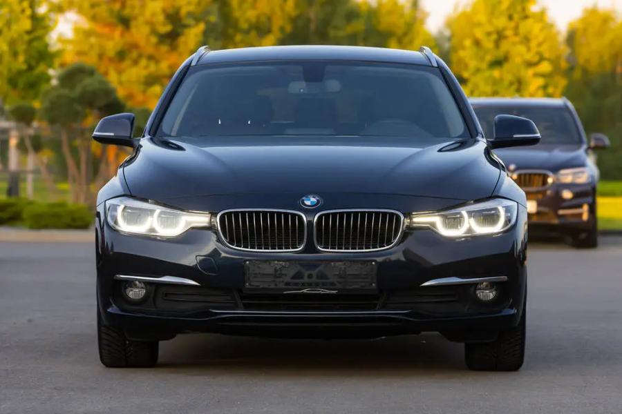 Zils BMW 318 2016 Jelgava, ar dzinēja tilpumu 2.00 L un nobraukumu 236 tūkst. km par 8950 €, foto 3 vietnē AUTOMOTO.COM.LV