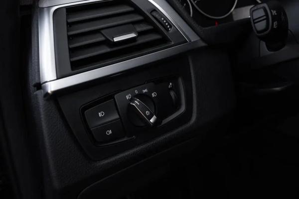 Blue BMW 318 2016 in Jelgava, with an engine capacity of 2.00 L and mileage of 236 thousand km for 8950 €, photo 9 on AUTOMOTO.COM.LV