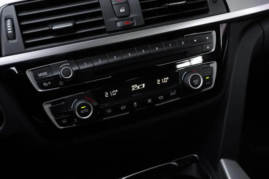Zils BMW 318 2016 Jelgava, ar dzinēja tilpumu 2.00 L un nobraukumu 236 tūkst. km par 8950 €, foto 13 vietnē AUTOMOTO.COM.LV