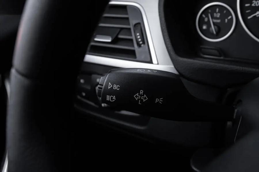 Zils BMW 318 2016 Jelgava, ar dzinēja tilpumu 2.00 L un nobraukumu 236 tūkst. km par 8950 €, foto 15 vietnē AUTOMOTO.COM.LV