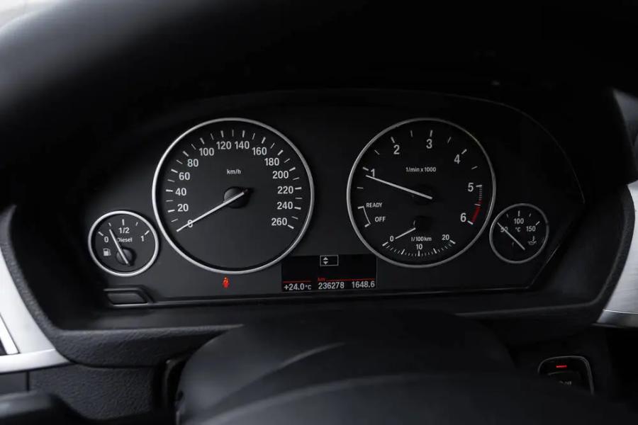 Zils BMW 318 2016 Jelgava, ar dzinēja tilpumu 2.00 L un nobraukumu 236 tūkst. km par 8950 €, foto 17 vietnē AUTOMOTO.COM.LV