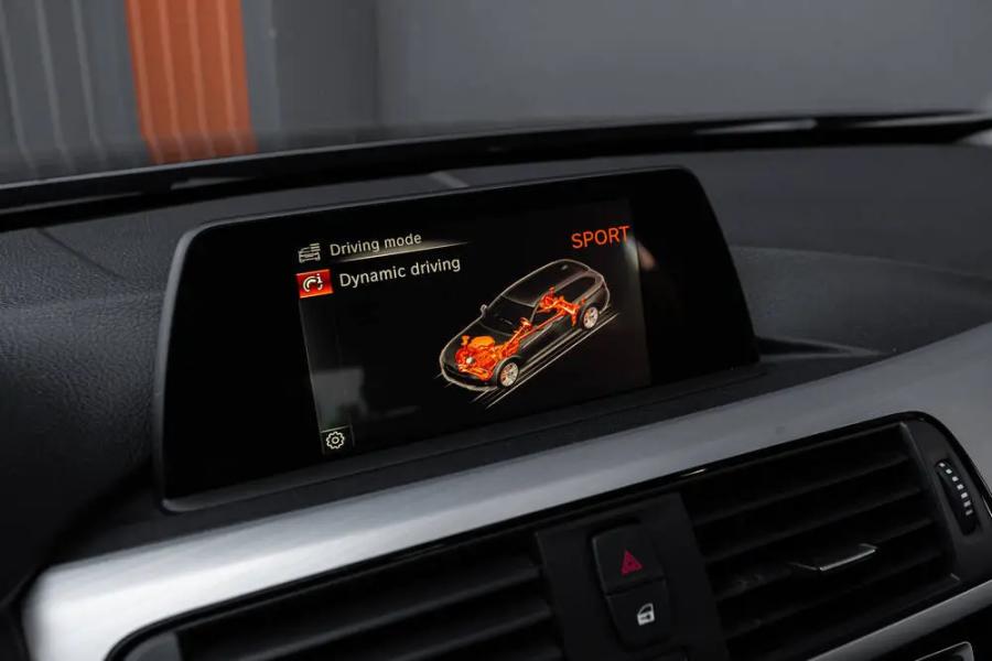 Zils BMW 318 2016 Jelgava, ar dzinēja tilpumu 2.00 L un nobraukumu 236 tūkst. km par 8950 €, foto 20 vietnē AUTOMOTO.COM.LV