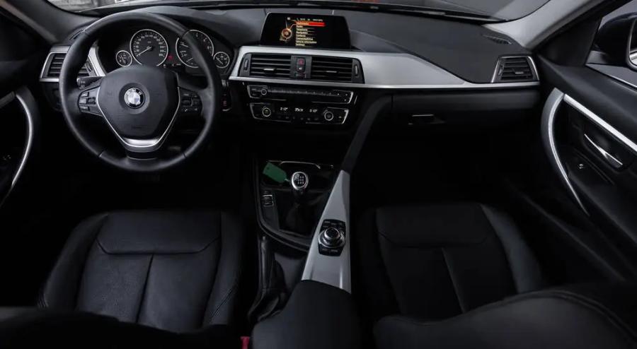 Zils BMW 318 2016 Jelgava, ar dzinēja tilpumu 2.00 L un nobraukumu 236 tūkst. km par 8950 €, foto 26 vietnē AUTOMOTO.COM.LV