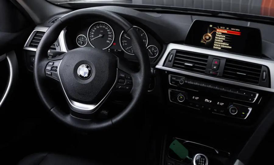 Zils BMW 318 2016 Jelgava, ar dzinēja tilpumu 2.00 L un nobraukumu 236 tūkst. km par 8950 €, foto 27 vietnē AUTOMOTO.COM.LV