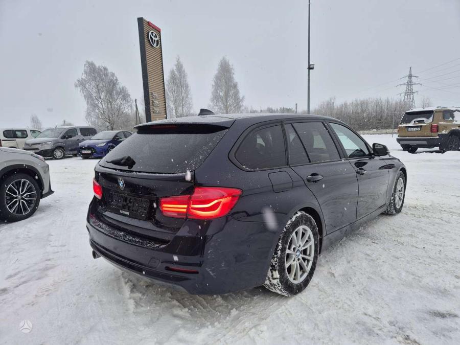 Blue BMW 318 2017 in Panevezys, with an engine capacity of 2.00 L and mileage of 312 thousand km for 8300 €, photo 4 on AUTOMOTO.COM.LV
