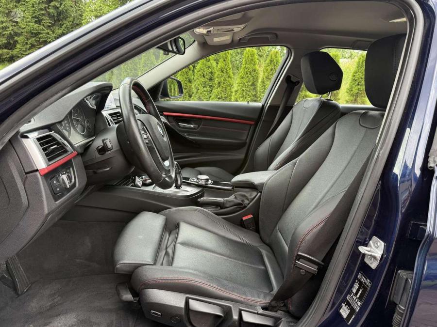 Blue BMW 318 2017 in Utena, with an engine capacity of 2.00 L and mileage of 283 thousand km for 8950 €, photo 16 on AUTOMOTO.COM.LV