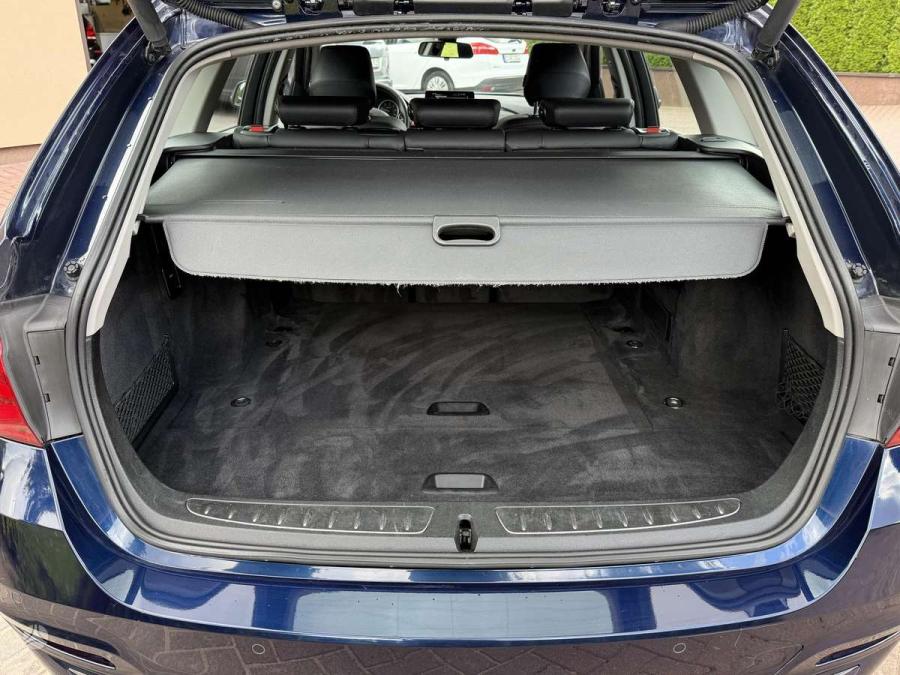 Blue BMW 318 2017 in Utena, with an engine capacity of 2.00 L and mileage of 283 thousand km for 8950 €, photo 23 on AUTOMOTO.COM.LV