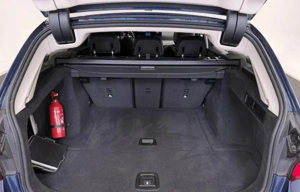 Zils BMW 318 2023 Jelgava, ar dzinēja tilpumu 2.00 L un nobraukumu 187 tūkst. km par 21900 €, foto 8 vietnē AUTOMOTO.COM.LV