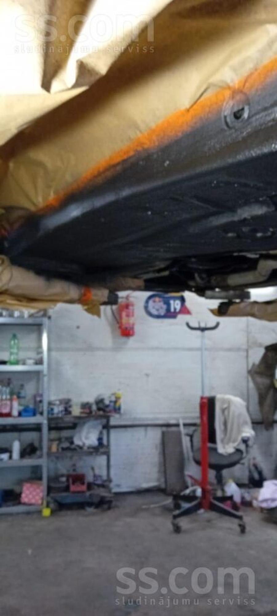 Brūns BMW 318 2000 Rīga, ar dzinēja tilpumu 1.80 L un nobraukumu 214 tūkst. km par 6000 €, foto 16 vietnē AUTOMOTO.COM.LV