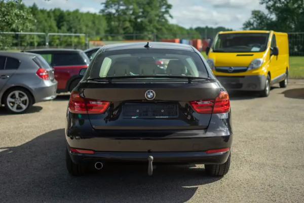 Brown BMW 318 2014 in Liepaja, with an engine capacity of 2.00 L and mileage of 174 thousand km for 12950 €, photo 3 on AUTOMOTO.COM.LV