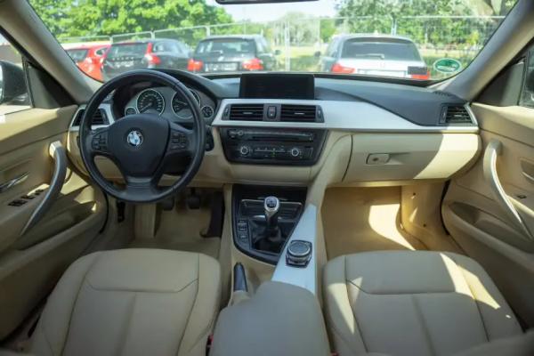 Brown BMW 318 2014 in Liepaja, with an engine capacity of 2.00 L and mileage of 174 thousand km for 12950 €, photo 6 on AUTOMOTO.COM.LV