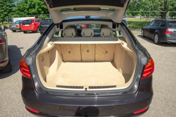 Brown BMW 318 2014 in Liepaja, with an engine capacity of 2.00 L and mileage of 174 thousand km for 12950 €, photo 9 on AUTOMOTO.COM.LV