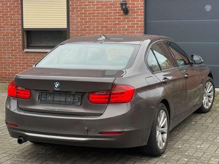 Brūns BMW 318 2013 Šauļi, ar dzinēja tilpumu 2.00 L un nobraukumu 215 tūkst. km par 6100 €, foto 8 vietnē AUTOMOTO.COM.LV