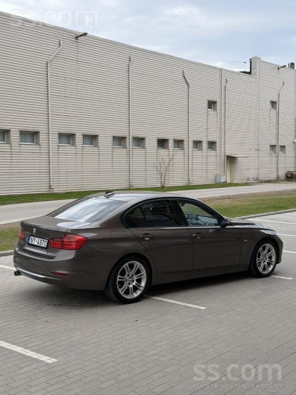 Brown BMW 318 2014 in Riga, with an engine capacity of 2.00 L and mileage of 173 thousand km for 8980 €, photo 3 on AUTOMOTO.COM.LV
