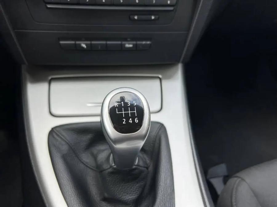 Brūns BMW 318 2011 Liepāja, ar dzinēja tilpumu 2.00 L un nobraukumu 273 tūkst. km par 4150 €, foto 24 vietnē AUTOMOTO.COM.LV