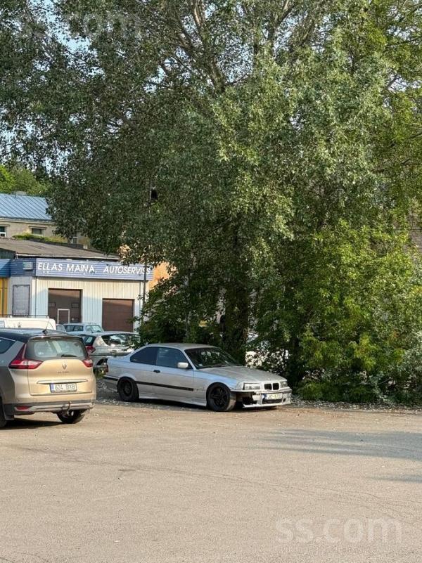 BMW 318 1998 in Riga, with an engine capacity of 2.50 L and mileage of 230 thousand km for 2300 €, photo 6 on AUTOMOTO.COM.LV