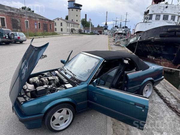 Green BMW 318 1992 in Liepaja, with an engine capacity of 1.80 L and mileage of 298 thousand km for 10800 €, photo 5 on AUTOMOTO.COM.LV