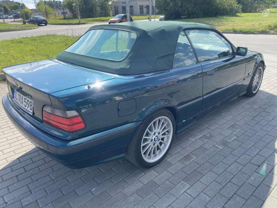 Green BMW 318 1996 in Kaunas, with an engine capacity of 1.80 L and mileage of 266 thousand km for 2999 €, photo 1 on AUTOMOTO.COM.LV