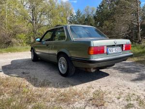 Зеленый БМВ 318 1986 в Лиепая, объемом двигателя 1.80 л и пробегом 0 тыс. км за 7500 €, фото 26 на AUTOMOTO.COM.LV