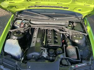 Green BMW 318 1999 in Pakruojis, with an engine capacity of 2.50 L and mileage of 262 thousand km for 5000 €, photo 9 on AUTOMOTO.COM.LV