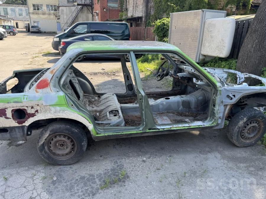 Zaļš BMW 318 1987 Rīga, ar dzinēja tilpumu 1.80 L un nobraukumu 350 tūkst. km par 350 €, foto 1 vietnē AUTOMOTO.COM.LV