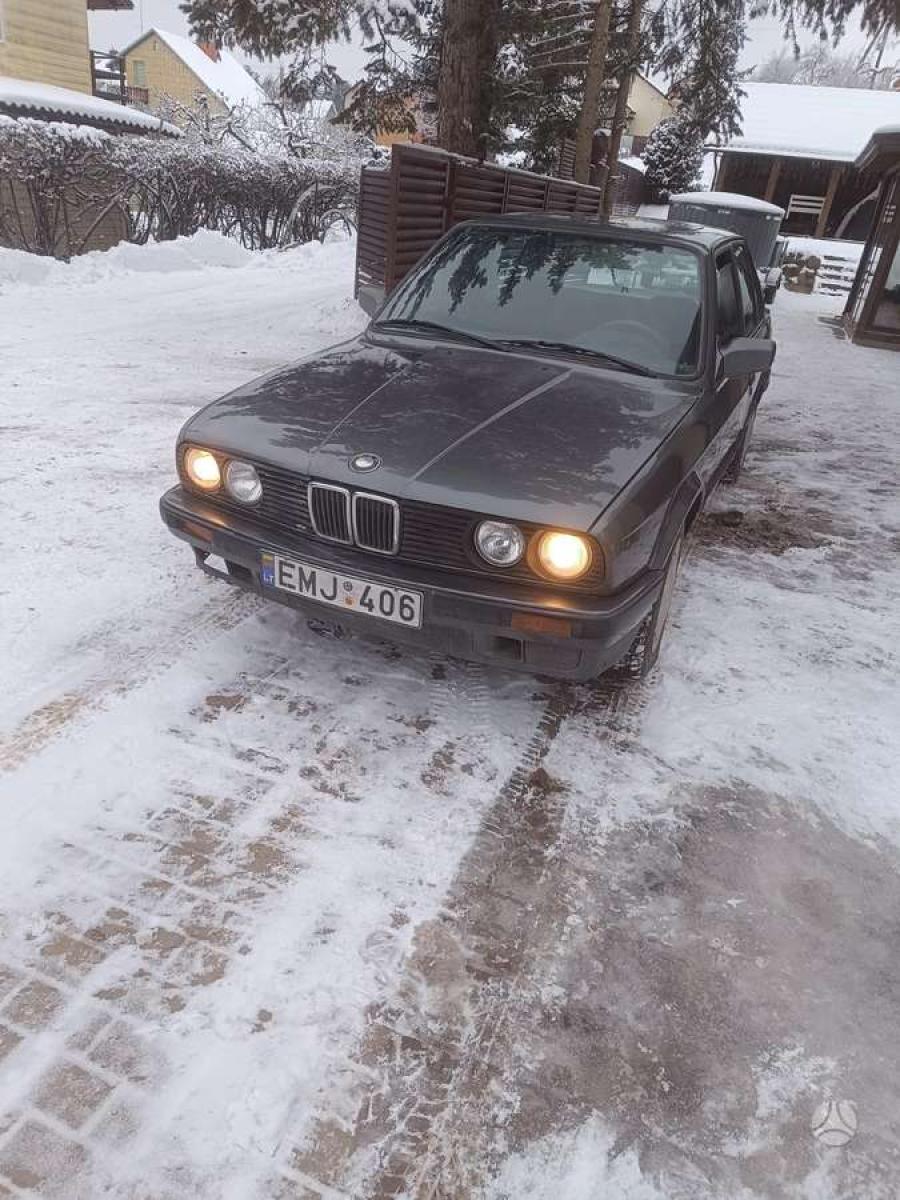Zaļš BMW 318 1988 Kauņa, ar dzinēja tilpumu 1.80 L un nobraukumu 370 tūkst. km par 4499 €, foto 1 vietnē AUTOMOTO.COM.LV