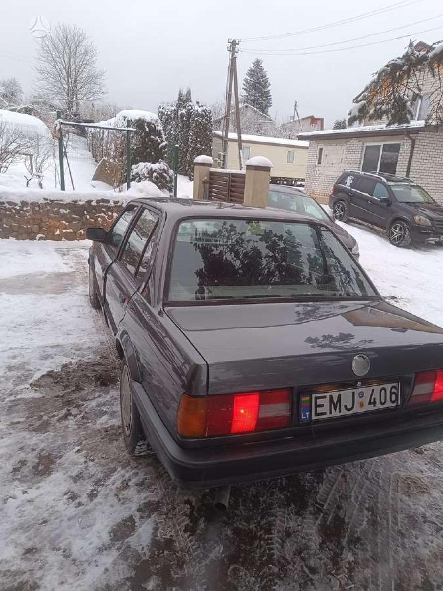 Zaļš BMW 318 1988 Kauņa, ar dzinēja tilpumu 1.80 L un nobraukumu 370 tūkst. km par 4499 €, foto 4 vietnē AUTOMOTO.COM.LV