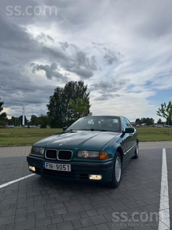 Green BMW 318 1993 in Riga, with an engine capacity of 1.80 L and mileage of 247 thousand km for 3250 €, photo 1 on AUTOMOTO.COM.LV