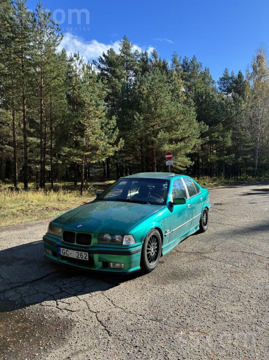 Zaļš BMW 318 1995 Liepāja, ar dzinēja tilpumu 1.80 L un nobraukumu 390 tūkst. km par 2700 €, foto 1 vietnē AUTOMOTO.COM.LV