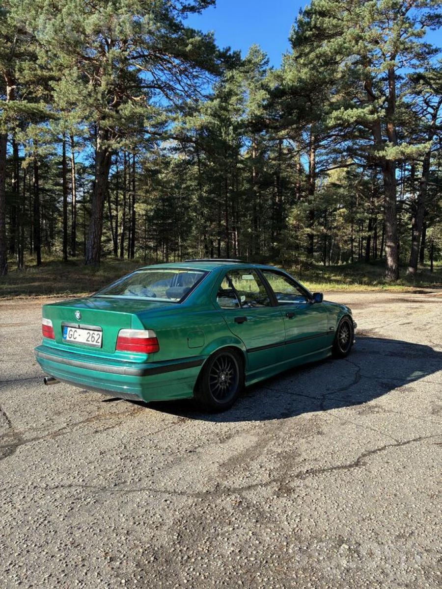 Zaļš BMW 318 1995 Liepāja, ar dzinēja tilpumu 1.80 L un nobraukumu 390 tūkst. km par 2700 €, foto 4 vietnē AUTOMOTO.COM.LV