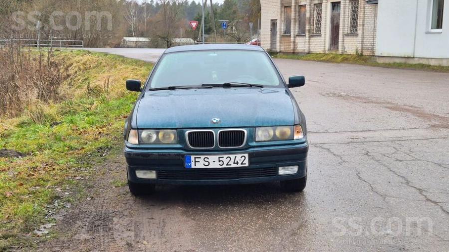 Zaļš BMW 318 1997 Jelgava, ar dzinēja tilpumu 1.80 L un nobraukumu 329 tūkst. km par 1800 €, foto 3 vietnē AUTOMOTO.COM.LV