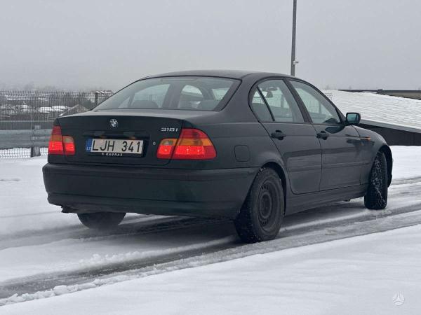 Green BMW 318 2004 in Vilnius, with an engine capacity of 2.00 L and mileage of 221 thousand km for 1100 €, photo 2 on AUTOMOTO.COM.LV