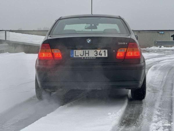 Green BMW 318 2004 in Vilnius, with an engine capacity of 2.00 L and mileage of 221 thousand km for 1100 €, photo 3 on AUTOMOTO.COM.LV