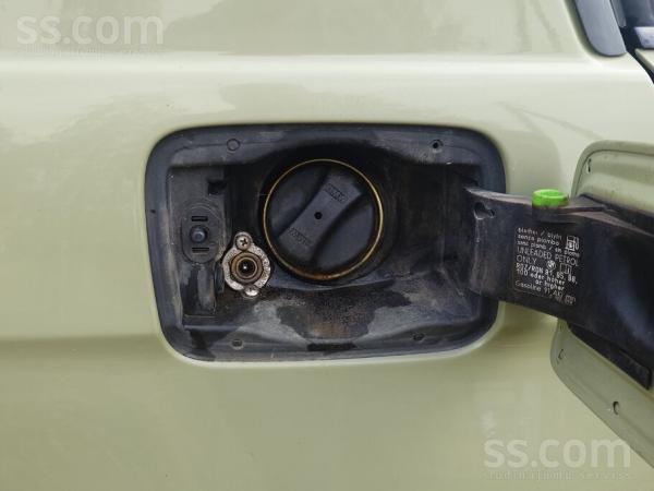 Green BMW 318 2008 in Limbazi, with an engine capacity of 2.50 L and mileage of 318 thousand km for 6000 €, photo 10 on AUTOMOTO.COM.LV
