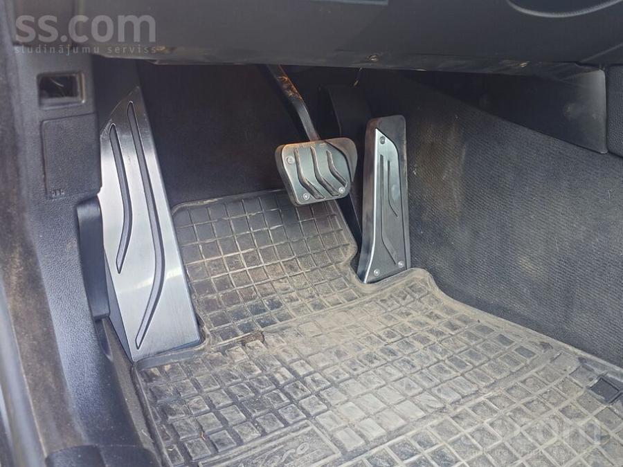 Green BMW 318 2008 in Limbazi, with an engine capacity of 2.50 L and mileage of 318 thousand km for 6000 €, photo 16 on AUTOMOTO.COM.LV