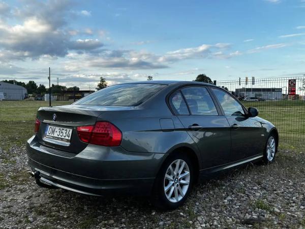Zaļš BMW 318 2009 Saldus, ar dzinēja tilpumu 2.00 L un nobraukumu 301 tūkst. km par 5500 €, foto 2 vietnē AUTOMOTO.COM.LV