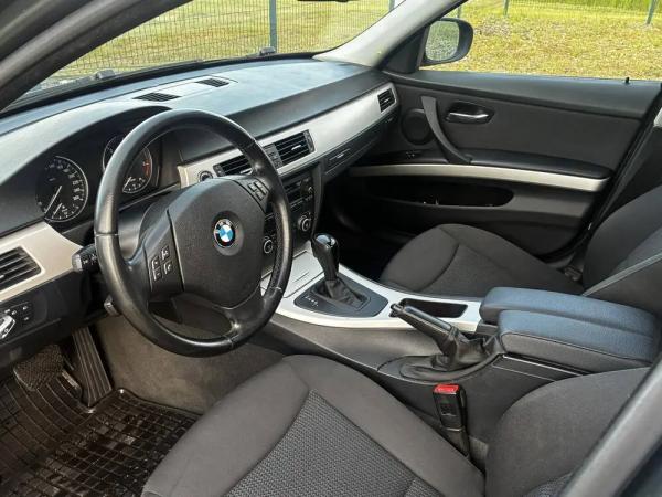 Zaļš BMW 318 2009 Saldus, ar dzinēja tilpumu 2.00 L un nobraukumu 301 tūkst. km par 5500 €, foto 5 vietnē AUTOMOTO.COM.LV