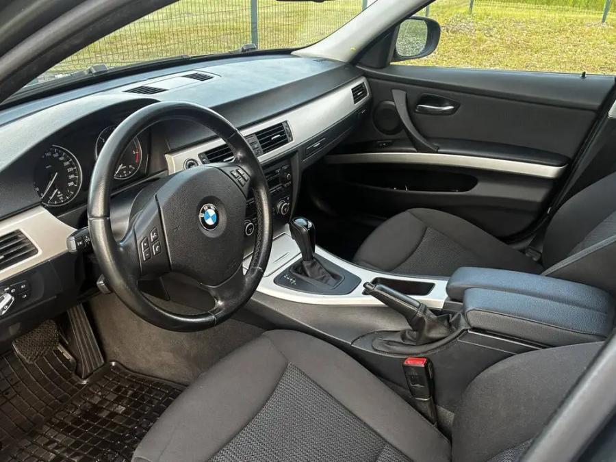 Zaļš BMW 318 2009 Saldus, ar dzinēja tilpumu 2.00 L un nobraukumu 301 tūkst. km par 5500 €, foto 6 vietnē AUTOMOTO.COM.LV