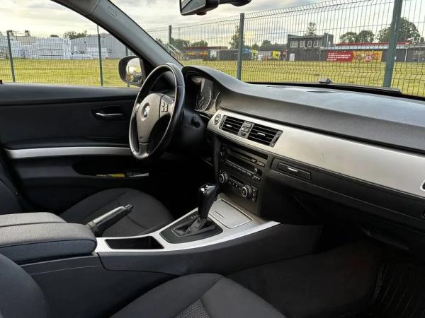 Zaļš BMW 318 2009 Saldus, ar dzinēja tilpumu 2.00 L un nobraukumu 301 tūkst. km par 5500 €, foto 6 vietnē AUTOMOTO.COM.LV