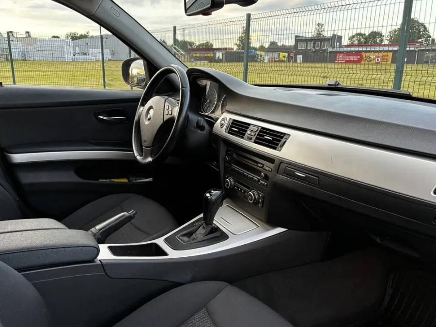 Zaļš BMW 318 2009 Saldus, ar dzinēja tilpumu 2.00 L un nobraukumu 301 tūkst. km par 5500 €, foto 7 vietnē AUTOMOTO.COM.LV