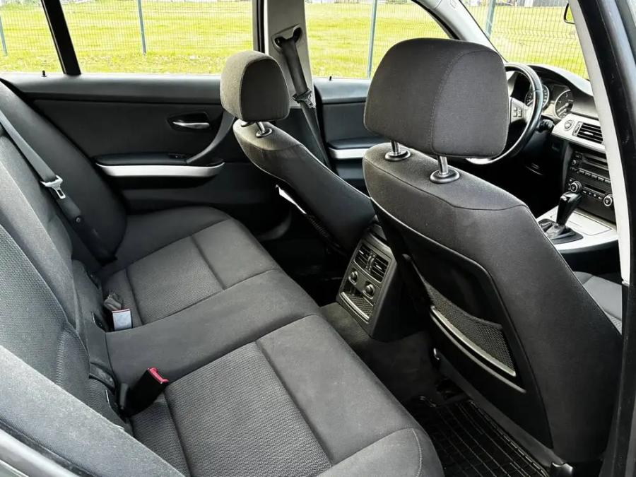 Zaļš BMW 318 2009 Saldus, ar dzinēja tilpumu 2.00 L un nobraukumu 301 tūkst. km par 5500 €, foto 10 vietnē AUTOMOTO.COM.LV