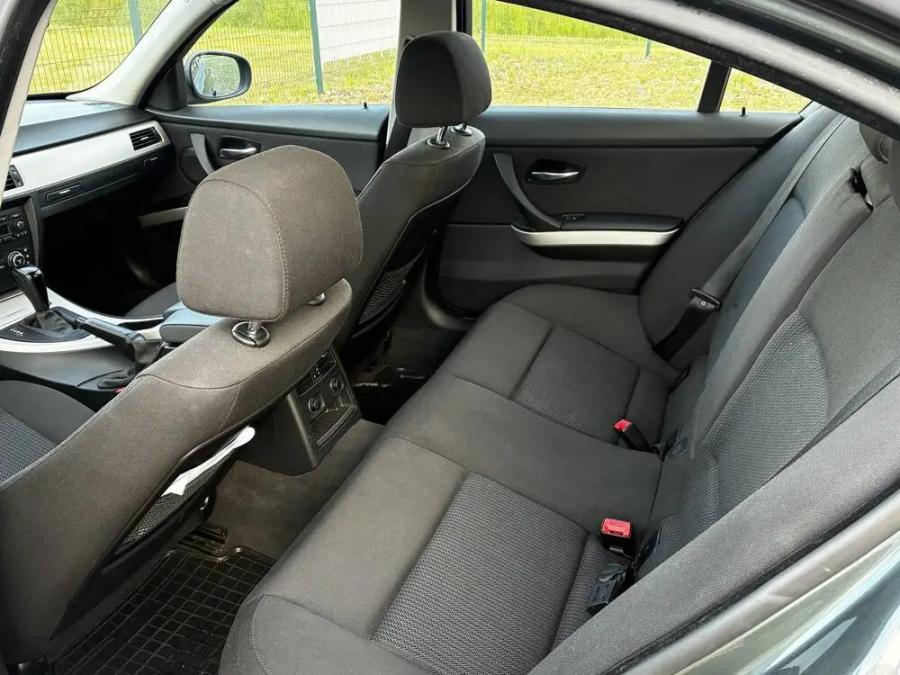Zaļš BMW 318 2009 Saldus, ar dzinēja tilpumu 2.00 L un nobraukumu 301 tūkst. km par 5500 €, foto 11 vietnē AUTOMOTO.COM.LV