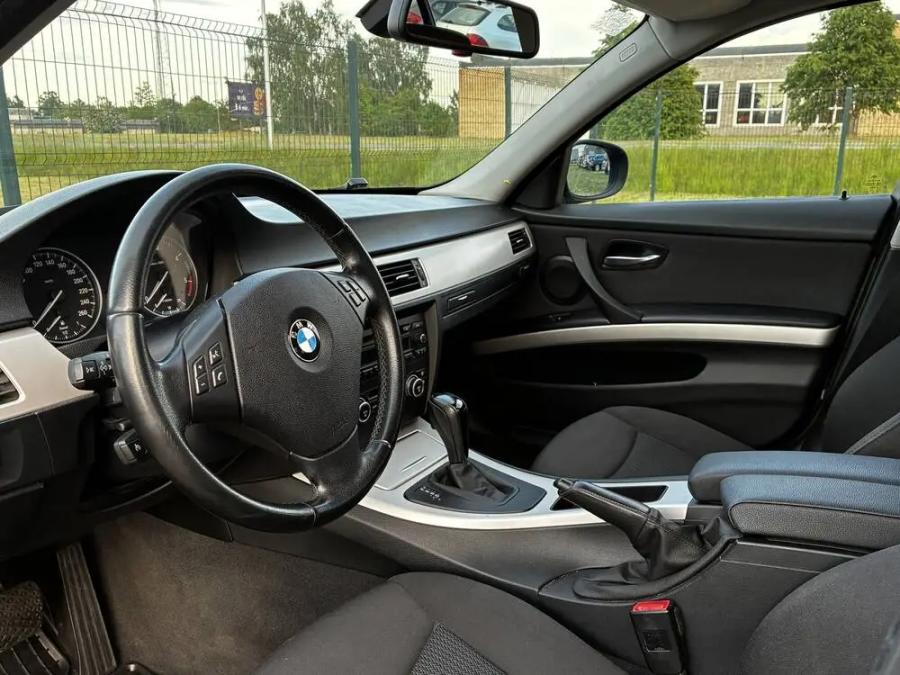 Zaļš BMW 318 2009 Saldus, ar dzinēja tilpumu 2.00 L un nobraukumu 301 tūkst. km par 5500 €, foto 12 vietnē AUTOMOTO.COM.LV